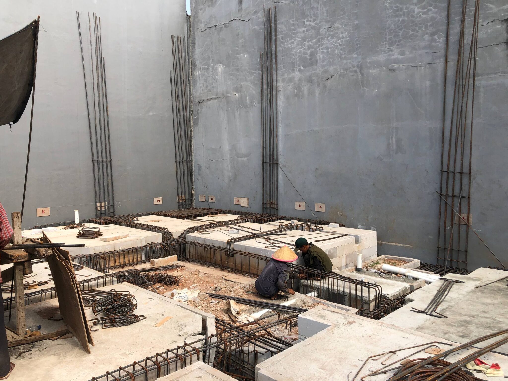Lean Concrete: Fondasi Tak Terlihat yang Menentukan Kekokohan Bangunan ...